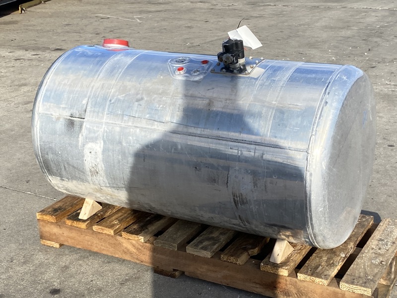 Used Peterbilt Fuel Tank for sale | Dorr Michigan United States | Fuel ...