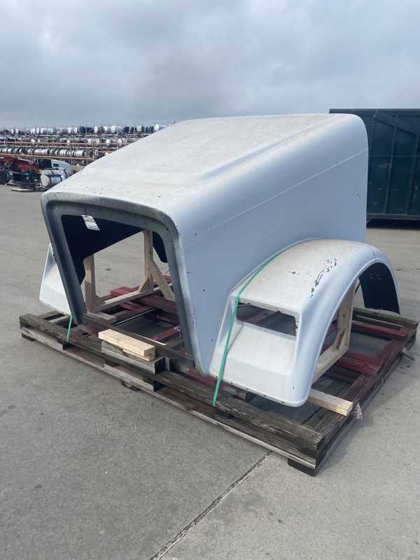 Used Freightliner FLD Classic Hood for sale | Dorr Michigan United ...